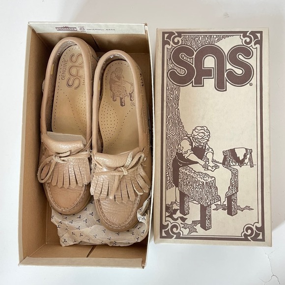 SAS | Shoes | Vintage Sas Walking Shoes Shoes Leather Fringe Soft Step ...